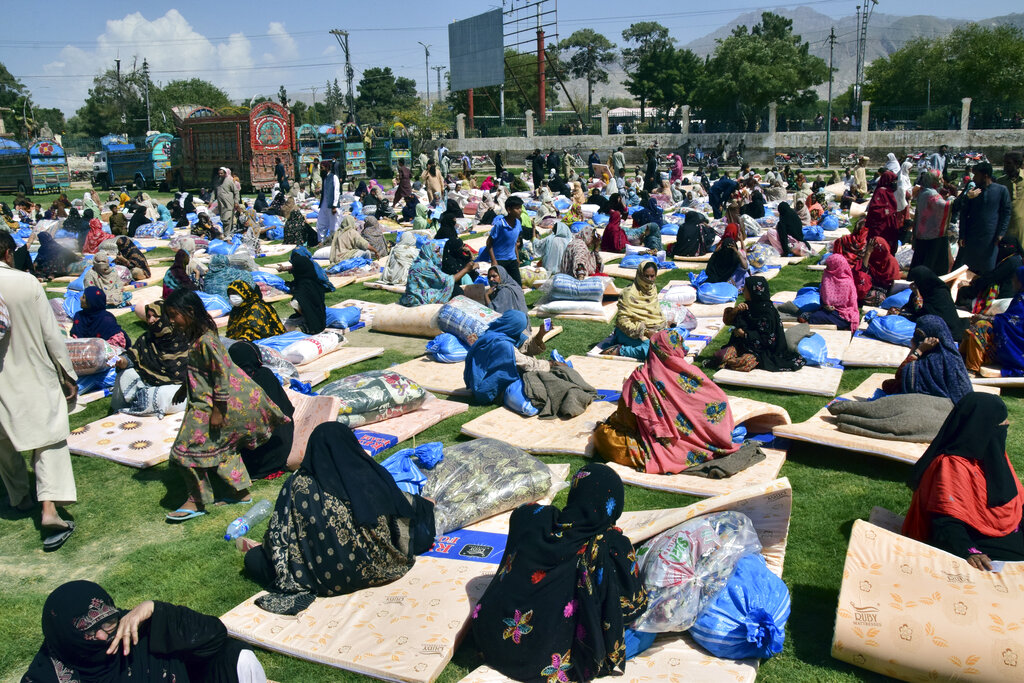 Mon. 9:26 a.m.: Pakistani PM says his flooded country faces food ...